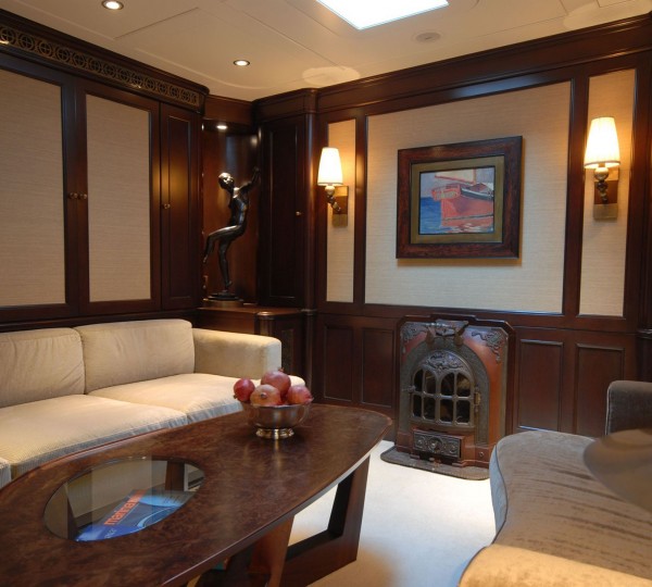 Yacht GWEILO, Mengi Yay | CHARTERWORLD Luxury Superyacht Charters